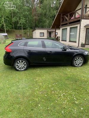 Black Volvo V40 2015 in Vilnius, with an engine capacity of 2.00 L and mileage of 326 thousand km for 6500 €, photo 5 on AUTOMOTO.COM.LV