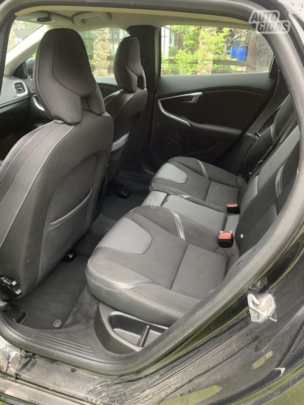 Volvo V40 2015 in Vilnius on AUTOMOTO.COM.LV Black Volvo V40 2015 in Vilnius, with an engine capacity of 2.00 L and mileage of 326 thousand km for 6500 €, photo 7 on AUTOMOTO.COM.LV