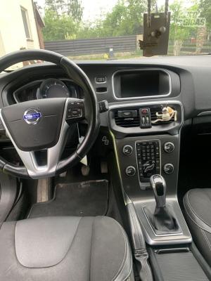 Black Volvo V40 2015 in Vilnius, with an engine capacity of 2.00 L and mileage of 326 thousand km for 6500 €, photo 8 on AUTOMOTO.COM.LV