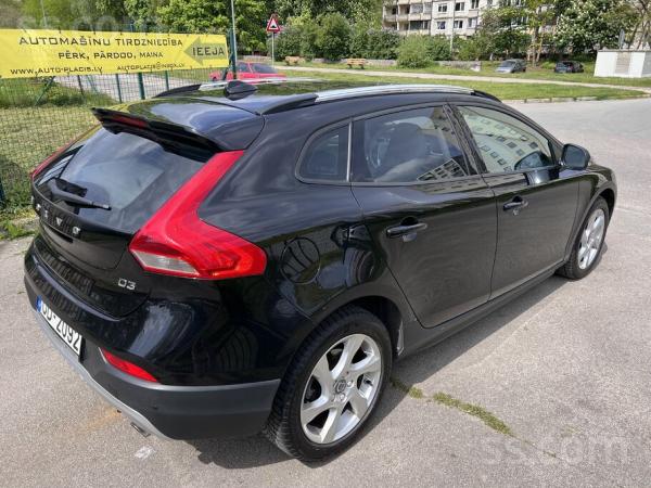 Melns Volvo V40 2016 Rīga, ar dzinēja tilpumu 2.00 L un nobraukumu 282 tūkst. km par 5950 €, foto 4 vietnē AUTOMOTO.COM.LV