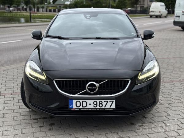 Black Volvo V40 2016 in Ventspils, with an engine capacity of 2.00 L and mileage of 279 thousand km for 7490 €, photo 6 on AUTOMOTO.COM.LV