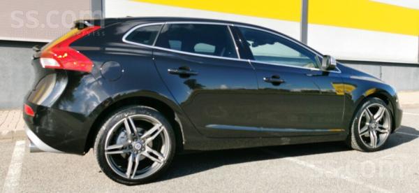 Melns Volvo V40 2016 Rīga, ar dzinēja tilpumu 2.00 L un nobraukumu 0 tūkst. km par 7950 €, foto 11 vietnē AUTOMOTO.COM.LV