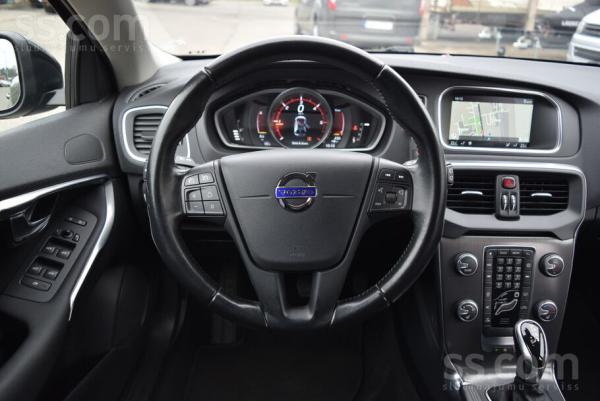Black Volvo V40 2016 in Riga, with an engine capacity of 2.00 L and mileage of 241 thousand km for 7500 €, photo 10 on AUTOMOTO.COM.LV