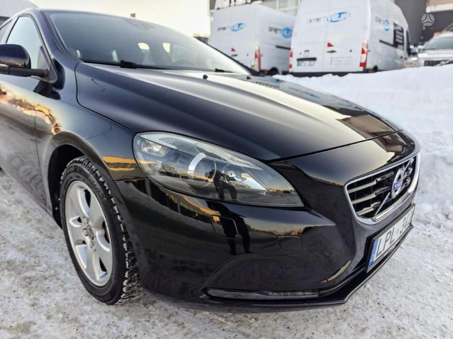 Melns Volvo V40 2016 Šauļi, ar dzinēja tilpumu 1.97 L un nobraukumu 243 tūkst. km par 7400 €, foto 1 vietnē AUTOMOTO.COM.LV