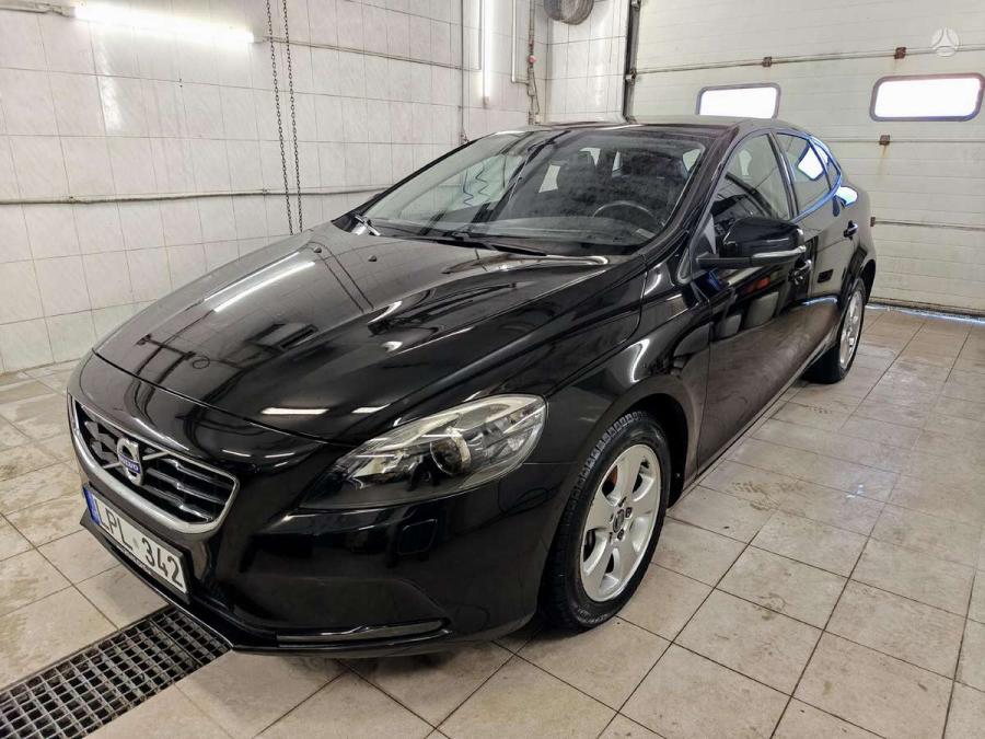 Melns Volvo V40 2016 Šauļi, ar dzinēja tilpumu 1.97 L un nobraukumu 243 tūkst. km par 7400 €, foto 4 vietnē AUTOMOTO.COM.LV