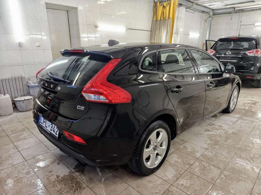 Melns Volvo V40 2016 Šauļi, ar dzinēja tilpumu 1.97 L un nobraukumu 243 tūkst. km par 7400 €, foto 5 vietnē AUTOMOTO.COM.LV