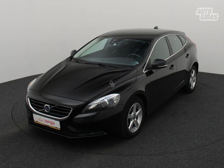 Black Volvo V40 2016 in Vilnius, with an engine capacity of 2.00 L and mileage of 203 thousand km for 8499 €, photo 1 on AUTOMOTO.COM.LV