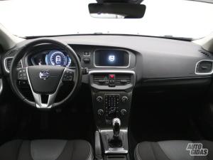 Black Volvo V40 2016 in Vilnius, with an engine capacity of 2.00 L and mileage of 203 thousand km for 8499 €, photo 2 on AUTOMOTO.COM.LV
