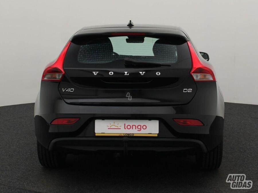 Black Volvo V40 2016 in Vilnius, with an engine capacity of 2.00 L and mileage of 203 thousand km for 8499 €, photo 5 on AUTOMOTO.COM.LV