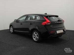 Black Volvo V40 2016 in Vilnius, with an engine capacity of 2.00 L and mileage of 203 thousand km for 8499 €, photo 7 on AUTOMOTO.COM.LV