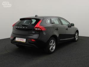 Black Volvo V40 2016 in Vilnius, with an engine capacity of 2.00 L and mileage of 203 thousand km for 8499 €, photo 8 on AUTOMOTO.COM.LV