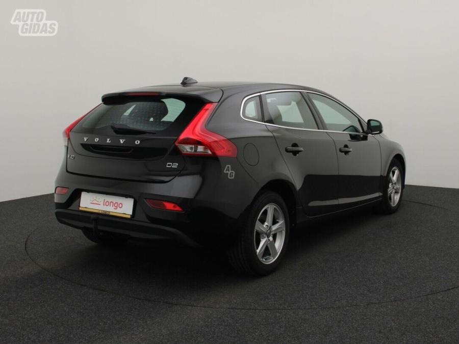 Black Volvo V40 2016 in Vilnius, with an engine capacity of 2.00 L and mileage of 203 thousand km for 8499 €, photo 8 on AUTOMOTO.COM.LV