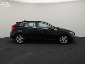 Black Volvo V40 2016 in Vilnius, with an engine capacity of 2.00 L and mileage of 203 thousand km for 8499 €, photo 9 on AUTOMOTO.COM.LV