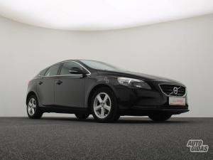 Black Volvo V40 2016 in Vilnius, with an engine capacity of 2.00 L and mileage of 203 thousand km for 8499 €, photo 11 on AUTOMOTO.COM.LV