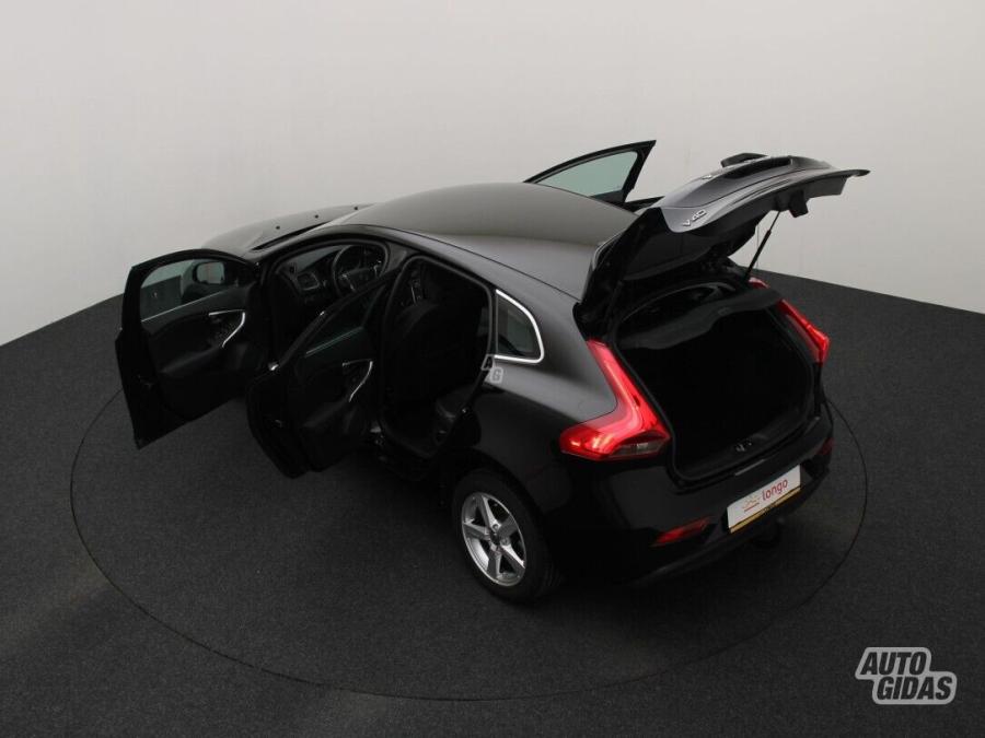 Black Volvo V40 2016 in Vilnius, with an engine capacity of 2.00 L and mileage of 203 thousand km for 8499 €, photo 13 on AUTOMOTO.COM.LV