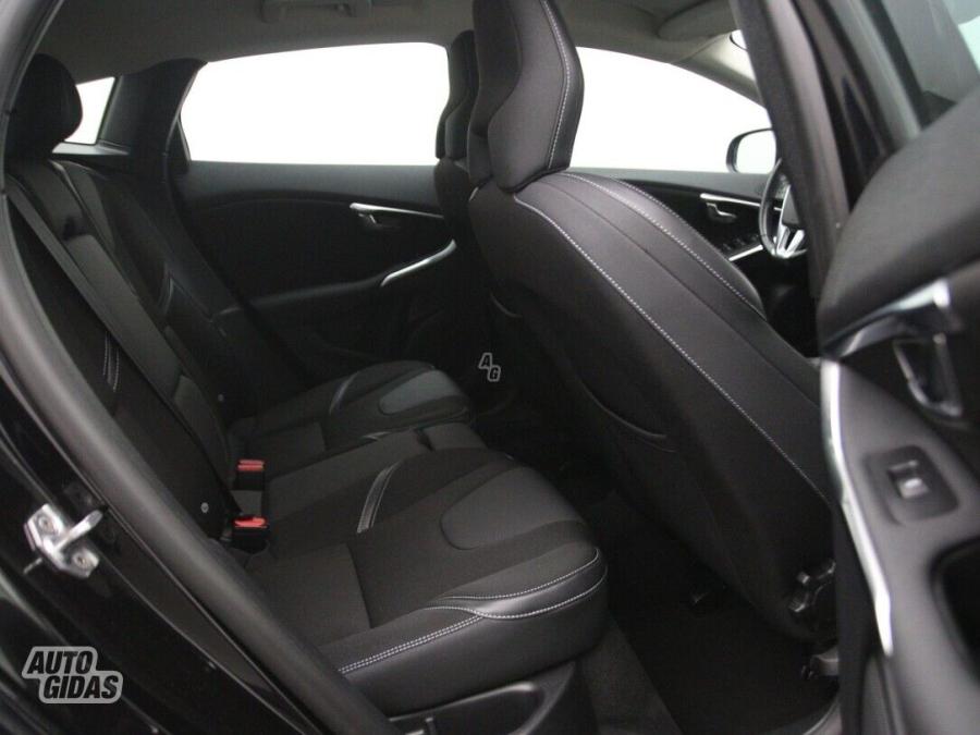 Black Volvo V40 2016 in Vilnius, with an engine capacity of 2.00 L and mileage of 203 thousand km for 8499 €, photo 15 on AUTOMOTO.COM.LV
