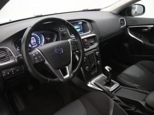 Black Volvo V40 2016 in Vilnius, with an engine capacity of 2.00 L and mileage of 203 thousand km for 8499 €, photo 16 on AUTOMOTO.COM.LV
