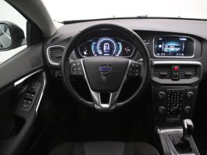 Black Volvo V40 2016 in Vilnius, with an engine capacity of 2.00 L and mileage of 203 thousand km for 8499 €, photo 17 on AUTOMOTO.COM.LV