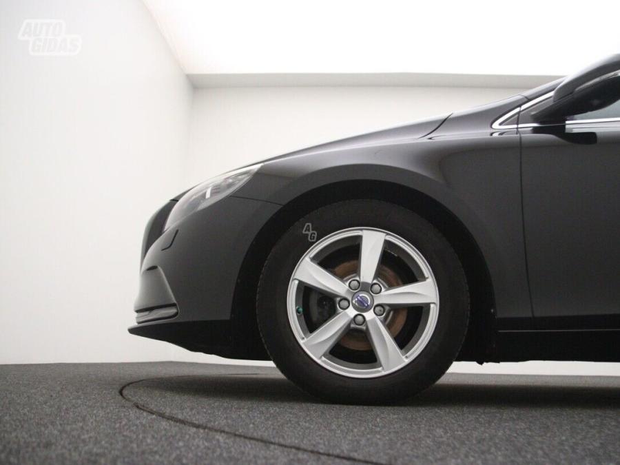 Black Volvo V40 2016 in Vilnius, with an engine capacity of 2.00 L and mileage of 203 thousand km for 8499 €, photo 28 on AUTOMOTO.COM.LV