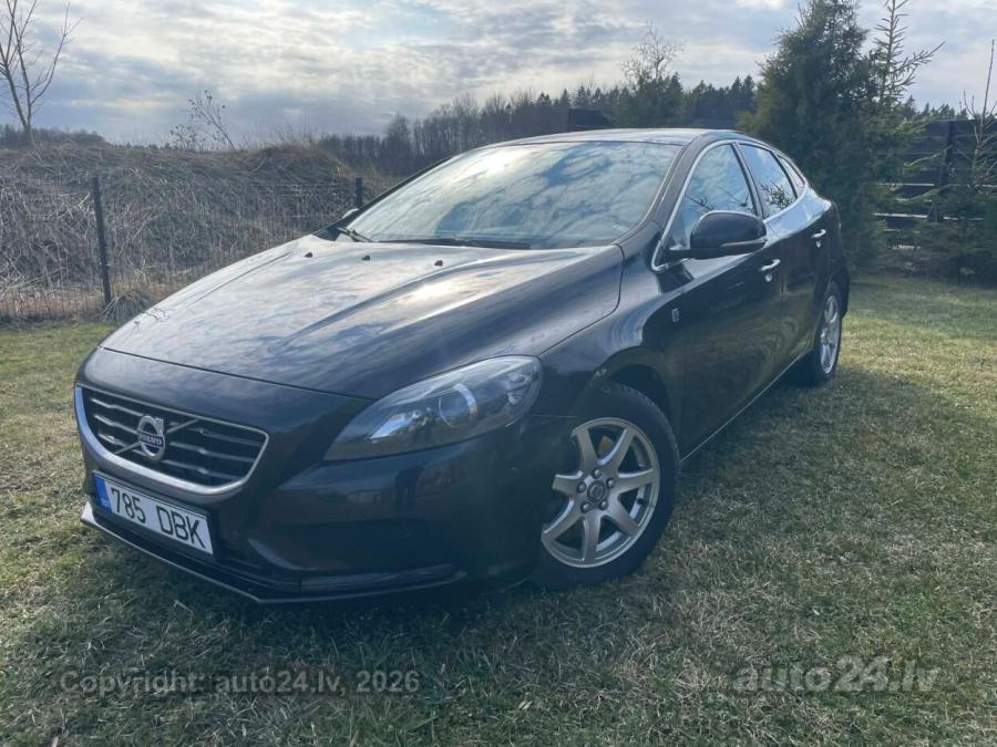 Black Volvo V40 2016 in Tallinn, with an engine capacity of 2.00 L and mileage of 213 thousand km for 9900 €, photo 1 on AUTOMOTO.COM.LV