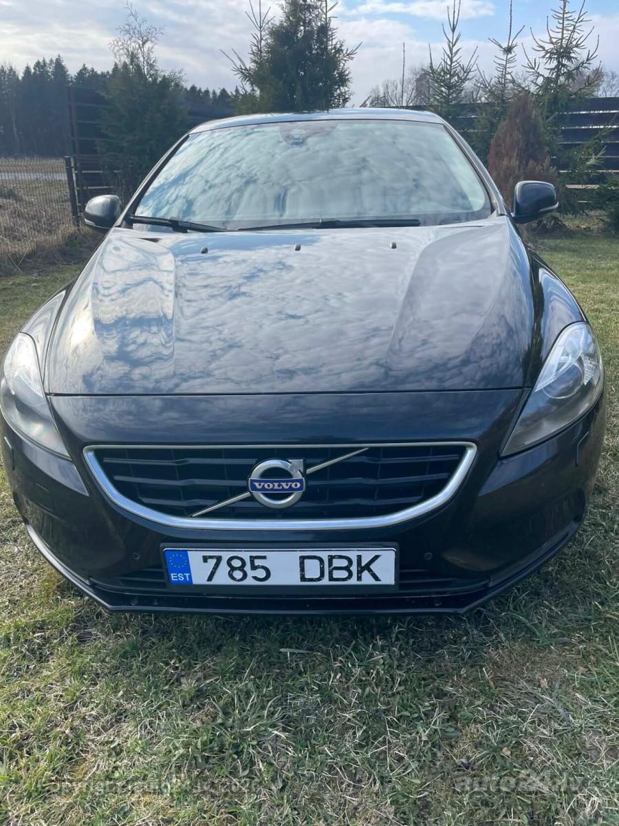 Black Volvo V40 2016 in Tallinn, with an engine capacity of 2.00 L and mileage of 213 thousand km for 9900 €, photo 5 on AUTOMOTO.COM.LV
