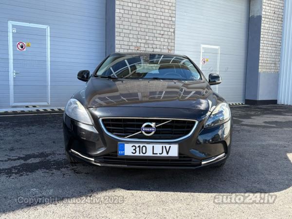 Black Volvo V40 2016 in Paide, with an engine capacity of 2.00 L and mileage of 285 thousand km for 7590 €, photo 2 on AUTOMOTO.COM.LV