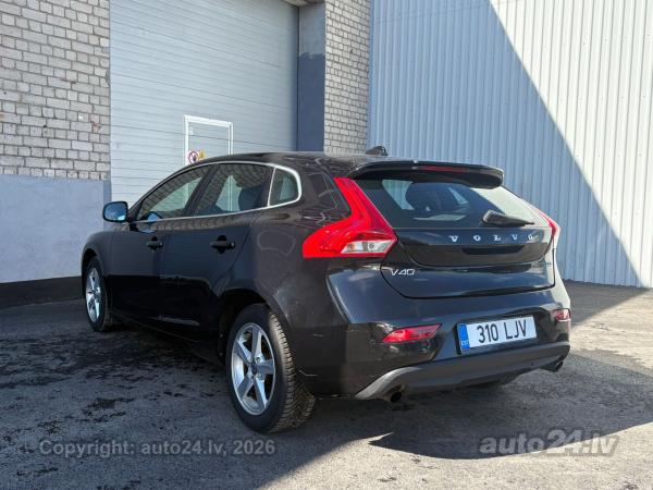 Black Volvo V40 2016 in Paide, with an engine capacity of 2.00 L and mileage of 285 thousand km for 7590 €, photo 7 on AUTOMOTO.COM.LV
