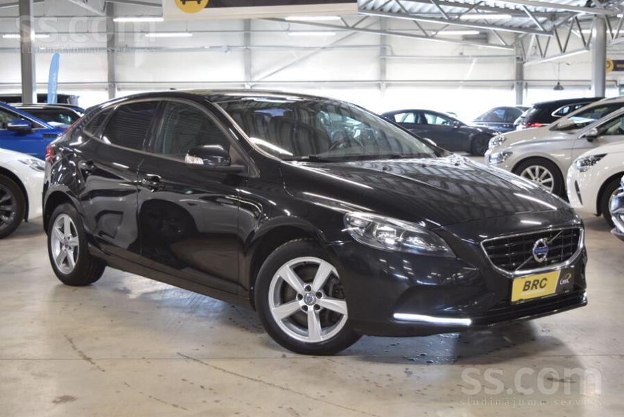 Melns Volvo V40 2016 Rīga, ar dzinēja tilpumu 2.00 L un nobraukumu 241 tūkst. km par 7500 €, foto 1 vietnē AUTOMOTO.COM.LV