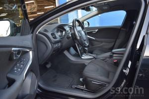 Melns Volvo V40 2016 Rīga, ar dzinēja tilpumu 2.00 L un nobraukumu 241 tūkst. km par 7500 €, foto 4 vietnē AUTOMOTO.COM.LV