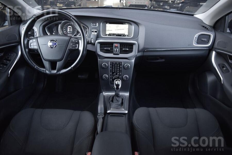 Melns Volvo V40 2016 Rīga, ar dzinēja tilpumu 2.00 L un nobraukumu 241 tūkst. km par 7500 €, foto 5 vietnē AUTOMOTO.COM.LV