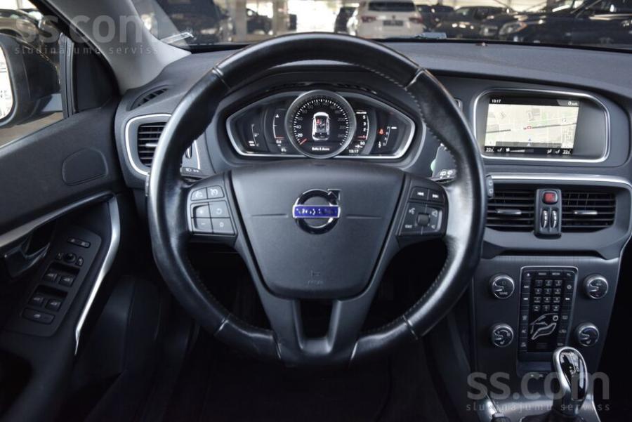 Melns Volvo V40 2016 Rīga, ar dzinēja tilpumu 2.00 L un nobraukumu 241 tūkst. km par 7500 €, foto 11 vietnē AUTOMOTO.COM.LV