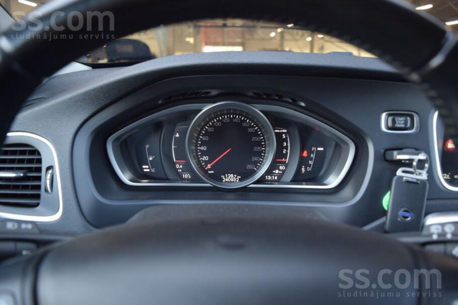 Melns Volvo V40 2016 Rīga, ar dzinēja tilpumu 2.00 L un nobraukumu 241 tūkst. km par 7500 €, foto 12 vietnē AUTOMOTO.COM.LV
