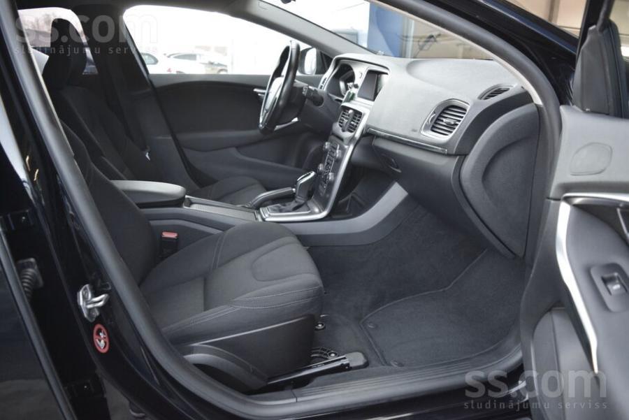 Melns Volvo V40 2016 Rīga, ar dzinēja tilpumu 2.00 L un nobraukumu 241 tūkst. km par 7500 €, foto 13 vietnē AUTOMOTO.COM.LV