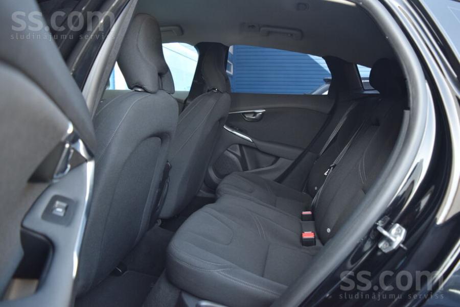 Melns Volvo V40 2016 Rīga, ar dzinēja tilpumu 2.00 L un nobraukumu 241 tūkst. km par 7500 €, foto 14 vietnē AUTOMOTO.COM.LV