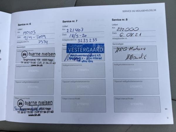 Black Volvo V40 2016 in Riga, with an engine capacity of 2.00 L and mileage of 282 thousand km for 8450 €, photo 5 on AUTOMOTO.COM.LV