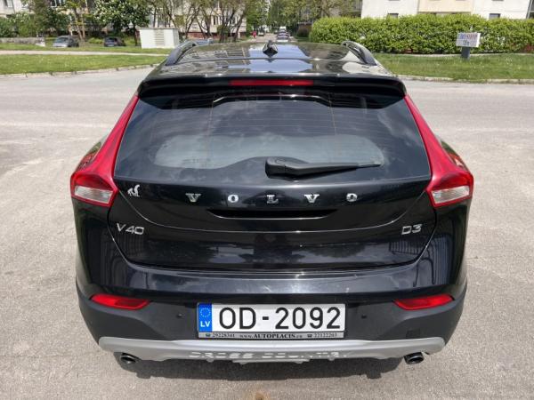 Black Volvo V40 2016 in Riga, with an engine capacity of 2.00 L and mileage of 282 thousand km for 8450 €, photo 10 on AUTOMOTO.COM.LV