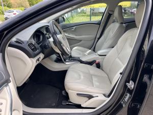 Melns Volvo V40 2016 Rīga, ar dzinēja tilpumu 2.00 L un nobraukumu 282 tūkst. km par 8450 €, foto 14 vietnē AUTOMOTO.COM.LV