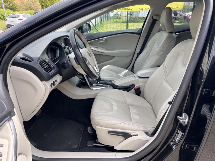 Melns Volvo V40 2016 Rīga, ar dzinēja tilpumu 2.00 L un nobraukumu 282 tūkst. km par 8450 €, foto 14 vietnē AUTOMOTO.COM.LV