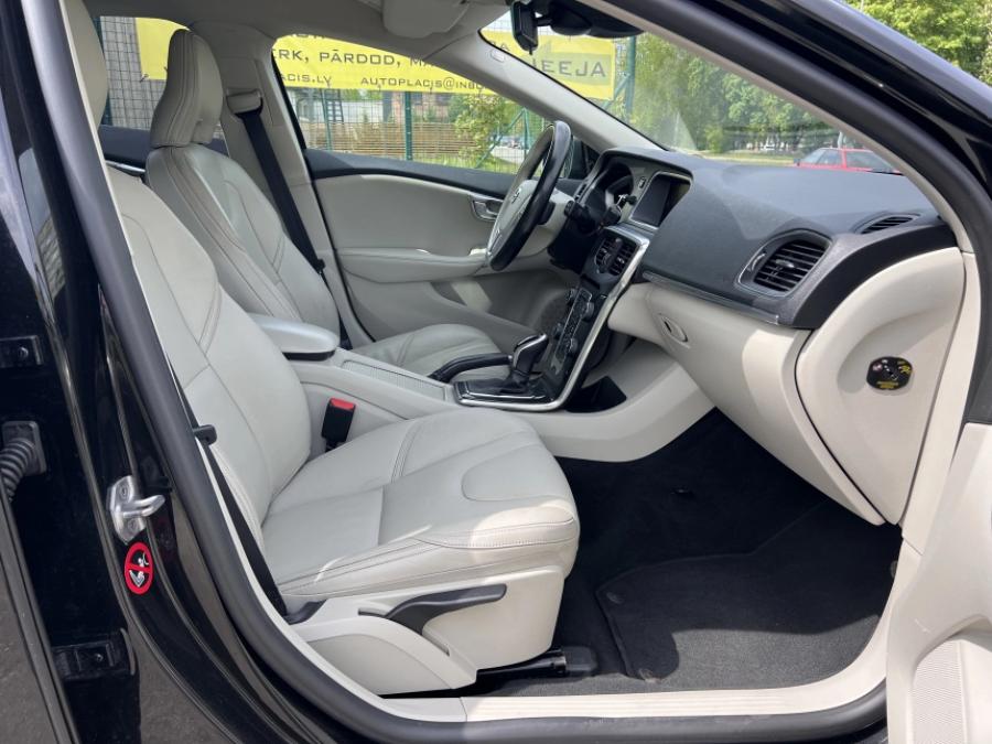 Melns Volvo V40 2016 Rīga, ar dzinēja tilpumu 2.00 L un nobraukumu 282 tūkst. km par 8450 €, foto 16 vietnē AUTOMOTO.COM.LV