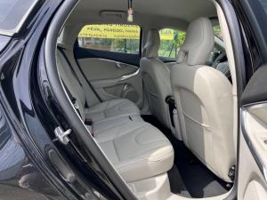 Melns Volvo V40 2016 Rīga, ar dzinēja tilpumu 2.00 L un nobraukumu 282 tūkst. km par 8450 €, foto 17 vietnē AUTOMOTO.COM.LV