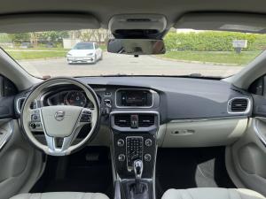 Melns Volvo V40 2016 Rīga, ar dzinēja tilpumu 2.00 L un nobraukumu 282 tūkst. km par 8450 €, foto 18 vietnē AUTOMOTO.COM.LV