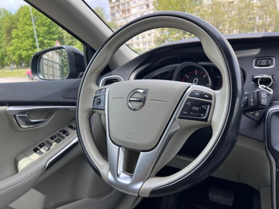 Melns Volvo V40 2016 Rīga, ar dzinēja tilpumu 2.00 L un nobraukumu 282 tūkst. km par 8450 €, foto 19 vietnē AUTOMOTO.COM.LV