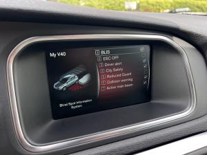 Melns Volvo V40 2016 Rīga, ar dzinēja tilpumu 2.00 L un nobraukumu 282 tūkst. km par 8450 €, foto 21 vietnē AUTOMOTO.COM.LV