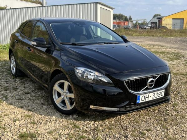 Black Volvo V40 2016 in Riga, with an engine capacity of 2.00 L and mileage of 177 thousand km for 7995 €, photo 1 on AUTOMOTO.COM.LV