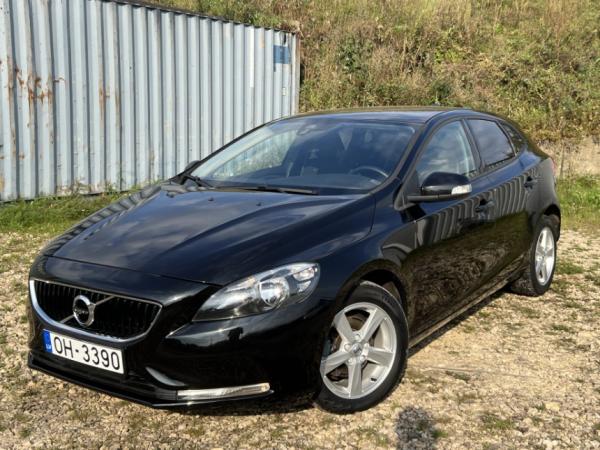 Black Volvo V40 2016 in Riga, with an engine capacity of 2.00 L and mileage of 177 thousand km for 7995 €, photo 2 on AUTOMOTO.COM.LV