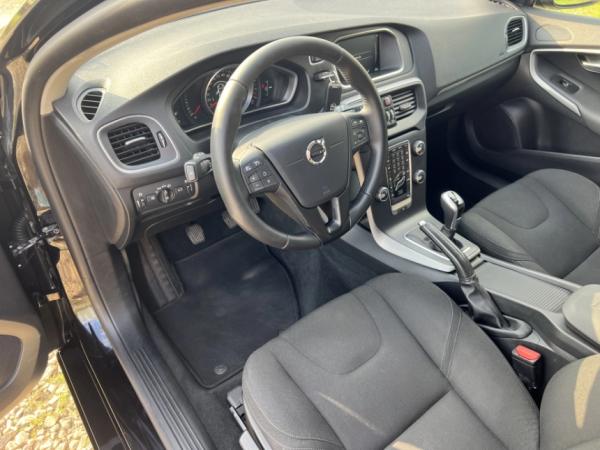 Black Volvo V40 2016 in Riga, with an engine capacity of 2.00 L and mileage of 177 thousand km for 7995 €, photo 8 on AUTOMOTO.COM.LV