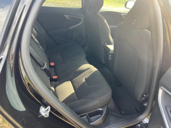 Black Volvo V40 2016 in Riga, with an engine capacity of 2.00 L and mileage of 177 thousand km for 7995 €, photo 9 on AUTOMOTO.COM.LV