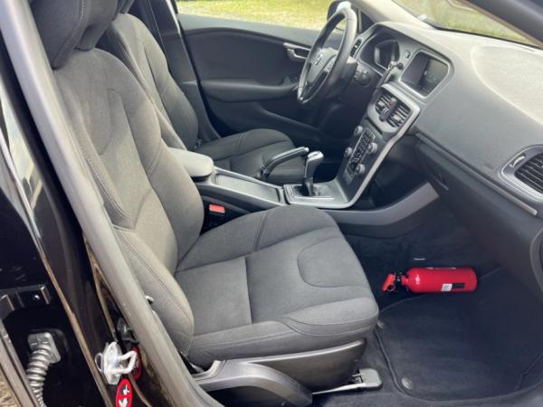 Black Volvo V40 2016 in Riga, with an engine capacity of 2.00 L and mileage of 177 thousand km for 7995 €, photo 10 on AUTOMOTO.COM.LV