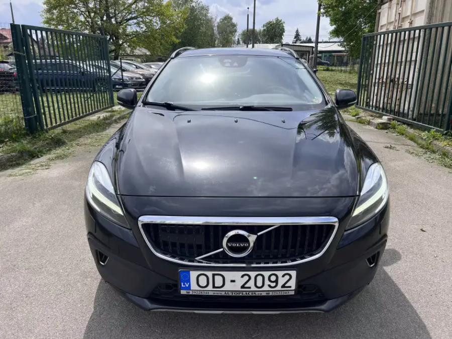 Melns Volvo V40 2016 Rīga, ar dzinēja tilpumu 2.00 L un nobraukumu 282 tūkst. km par 8250 €, foto 3 vietnē AUTOMOTO.COM.LV