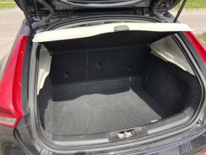 Melns Volvo V40 2016 Rīga, ar dzinēja tilpumu 2.00 L un nobraukumu 282 tūkst. km par 8250 €, foto 8 vietnē AUTOMOTO.COM.LV